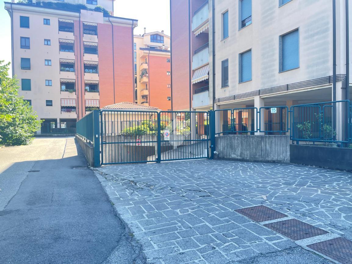 Box in vendita a Monza