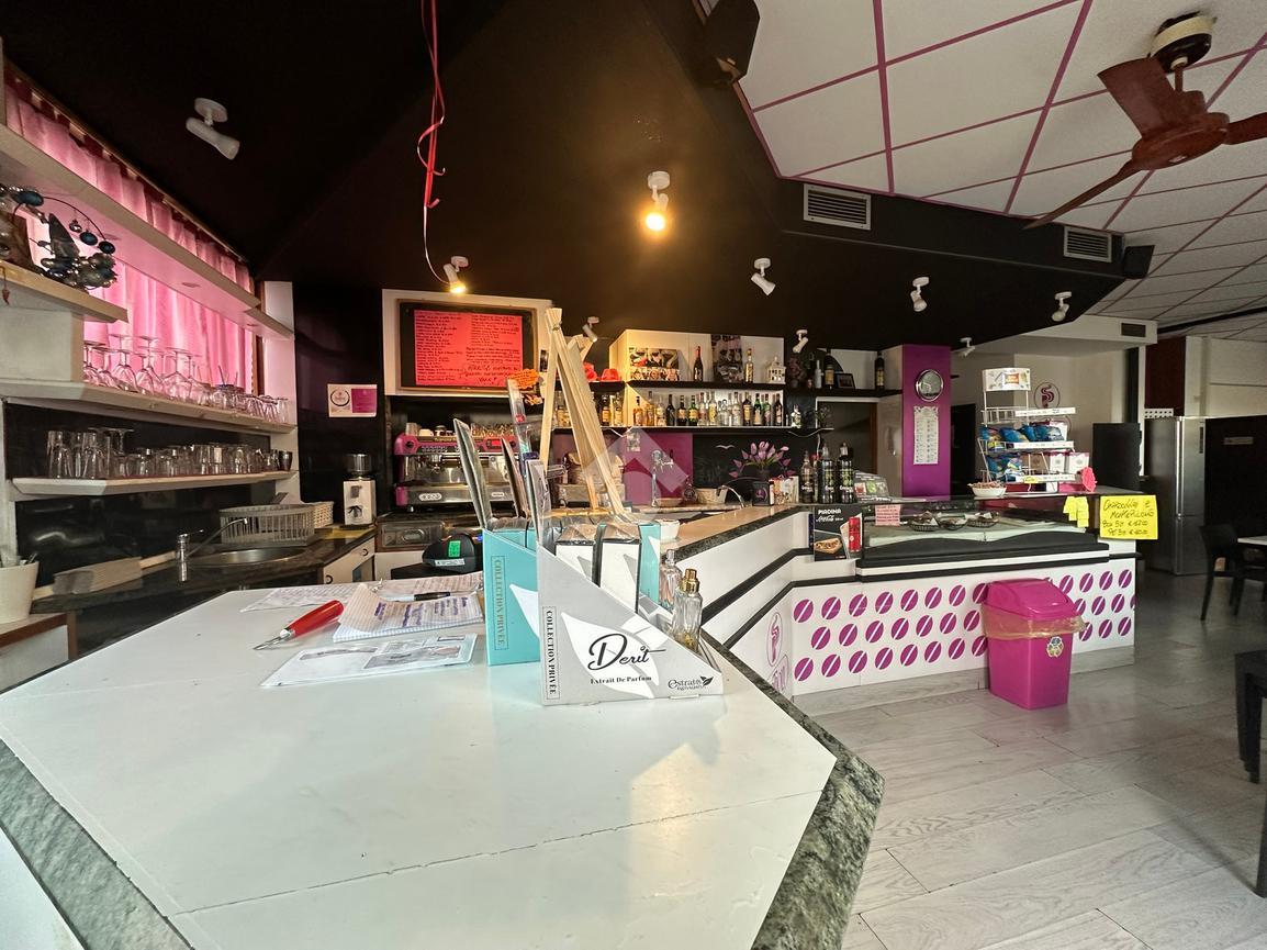 Negozio in vendita a Carugate