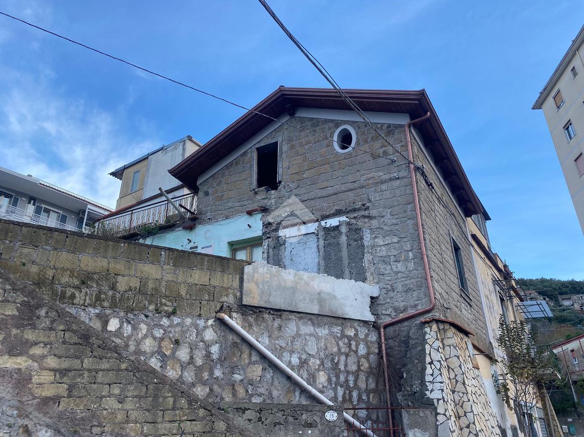 Casa indipendente in vendita a Lettere