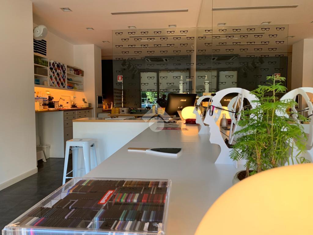 Negozio in affitto a Pomigliano D'Arco