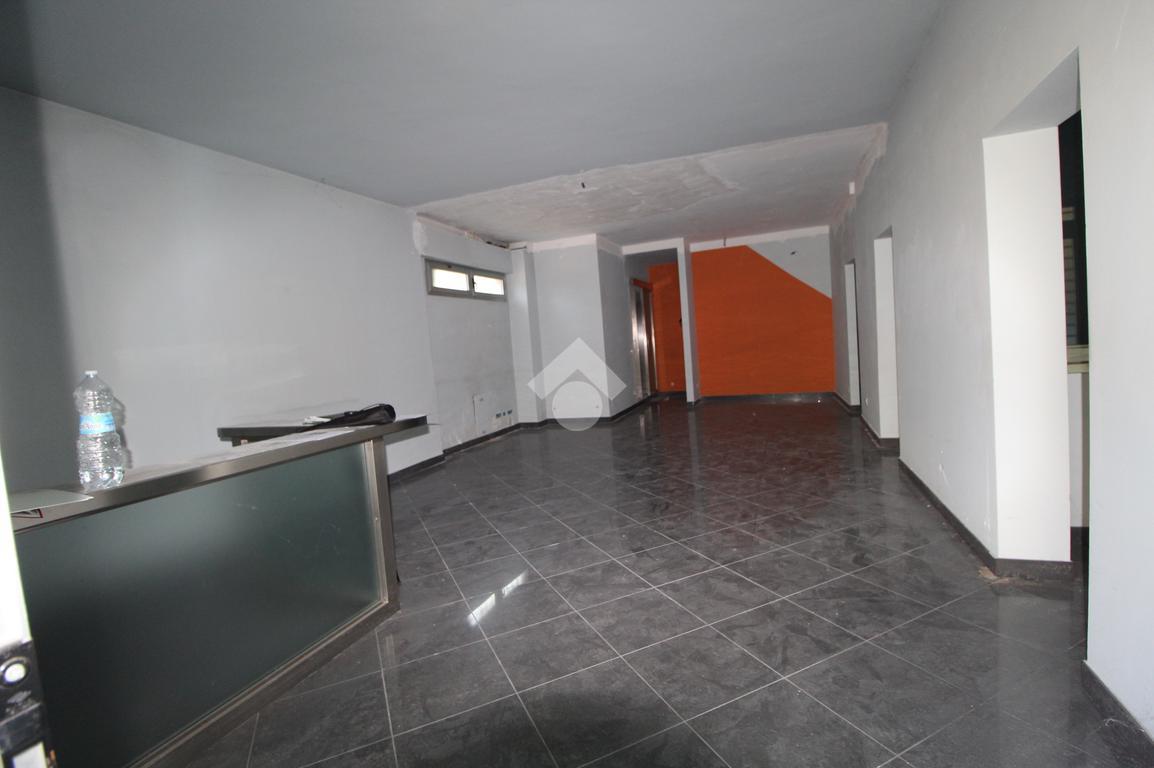 Negozio in affitto a Modena