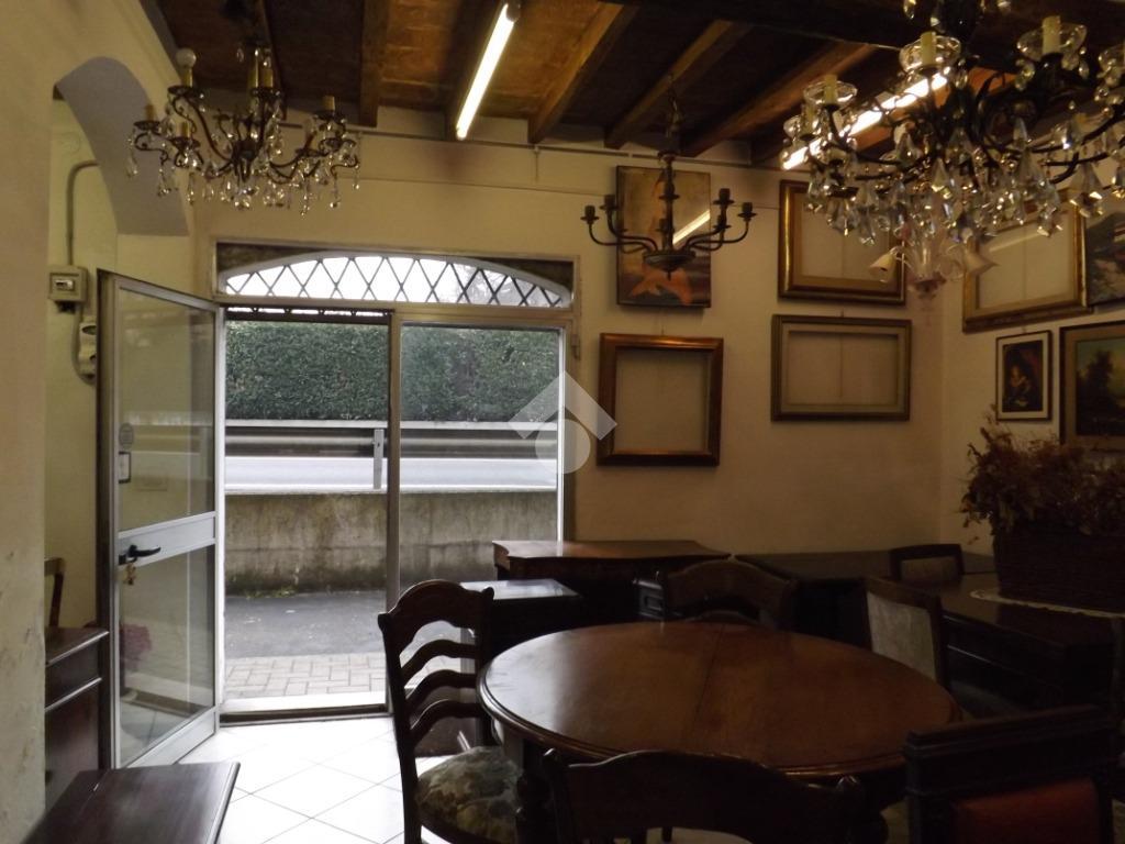 Negozio in vendita a Modena