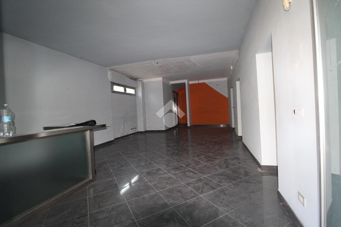 Negozio in vendita a Modena