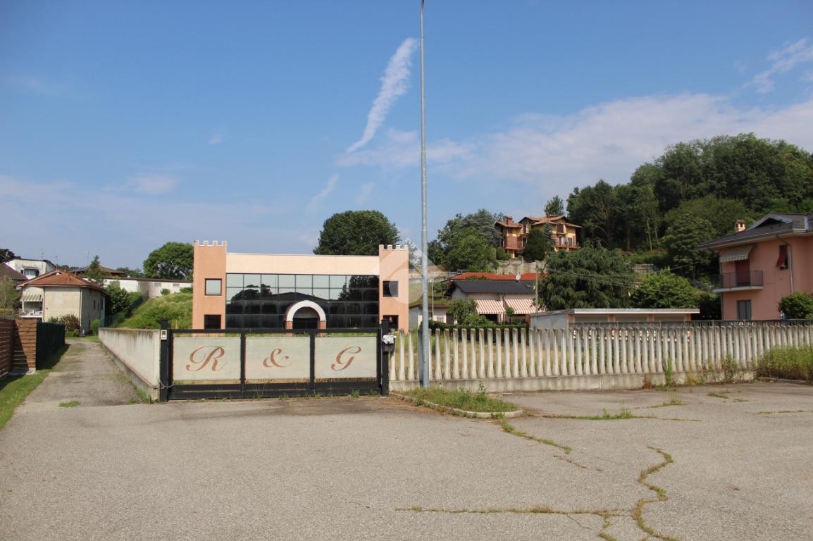 Capannone in vendita a Cureggio