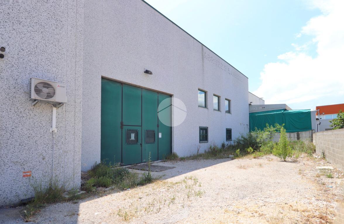 Capannone in vendita a Montesilvano