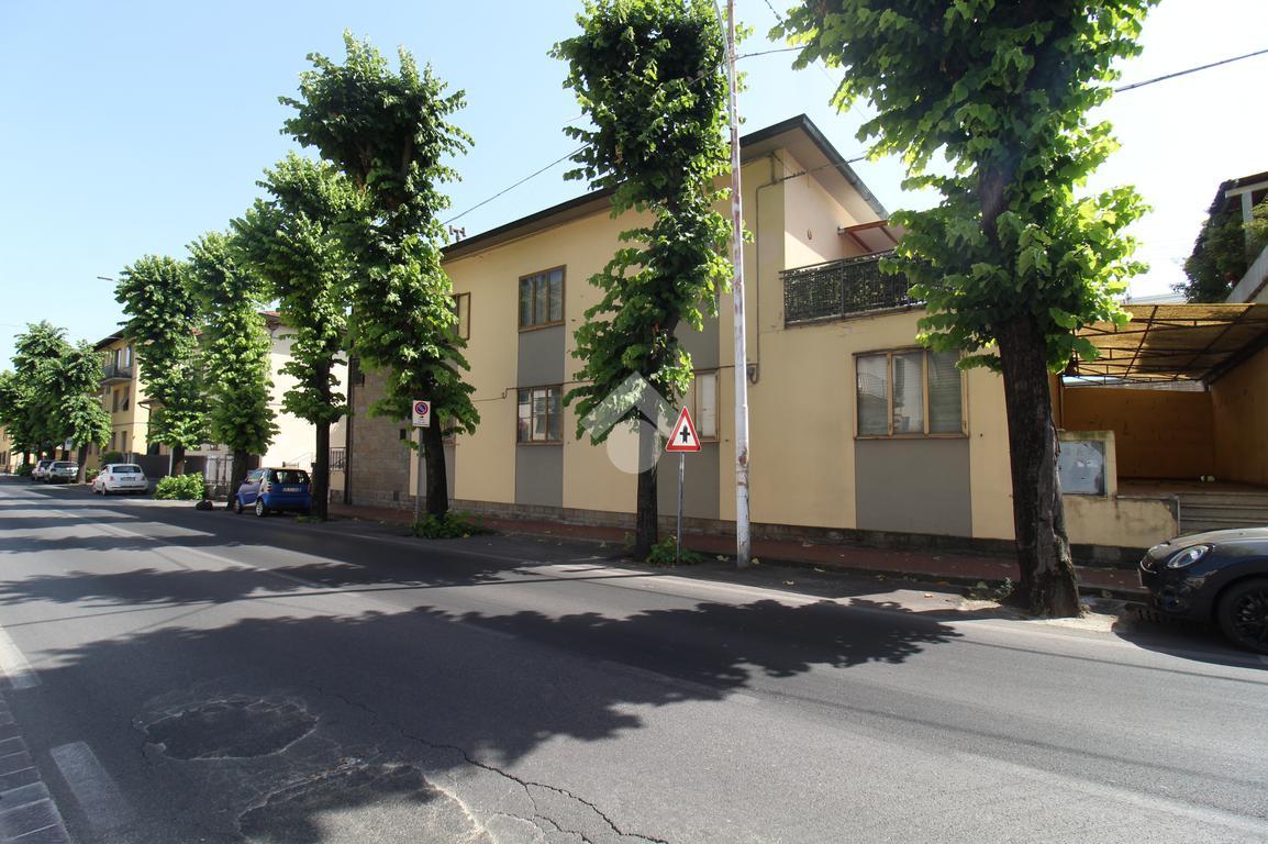 Magazzino in vendita a Prato