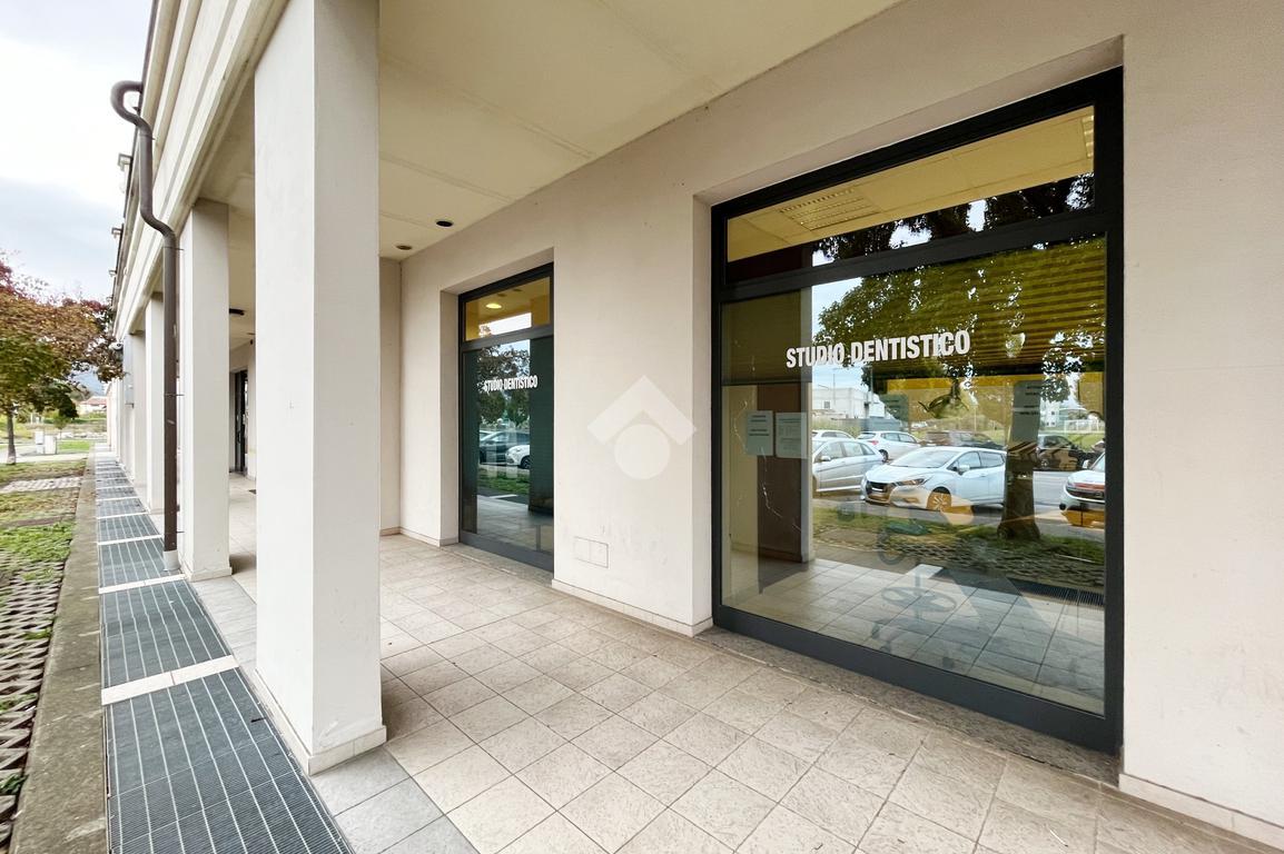 Negozio in vendita a Prato