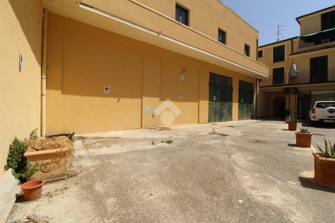 Magazzino in vendita a Atri