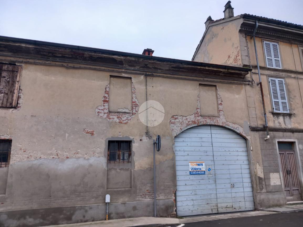 Palazzo in vendita a Castel San Giovanni