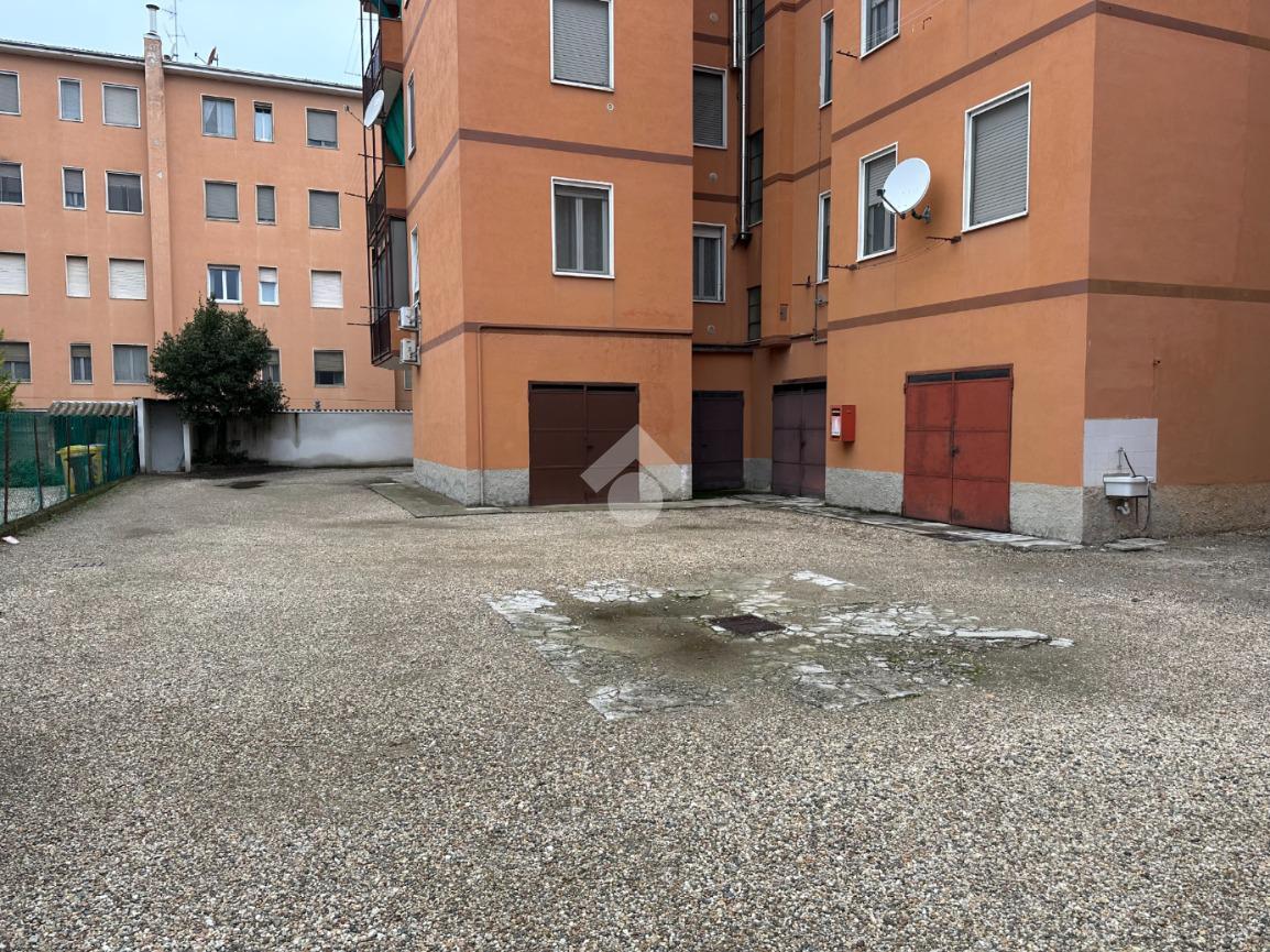 Box in vendita a Pavia