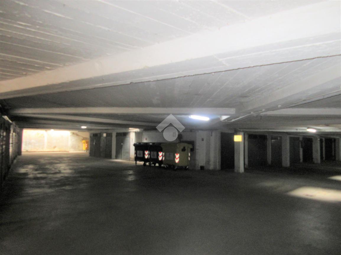 Box in vendita a Pavia