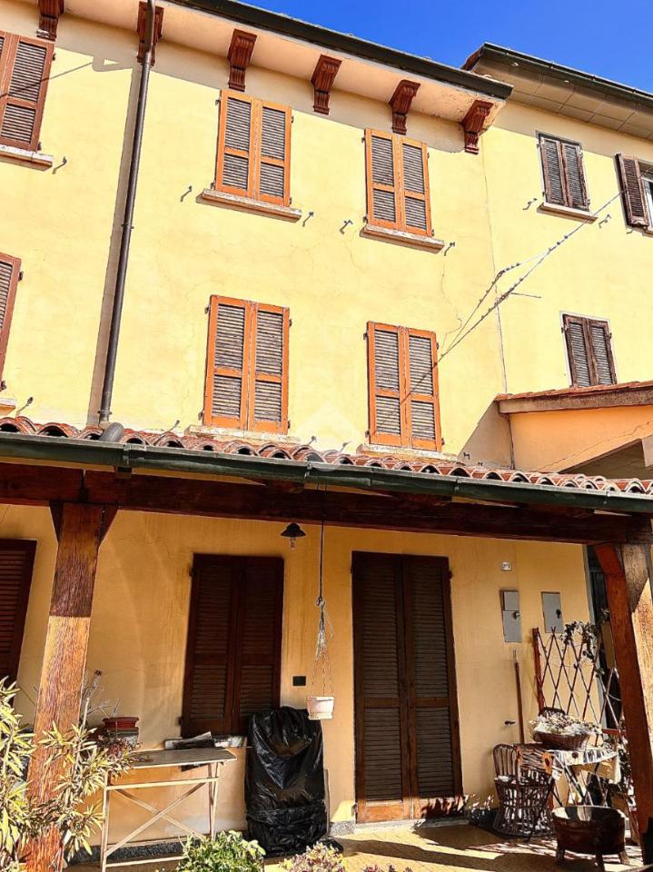 Casa indipendente in vendita a Montu' Beccaria
