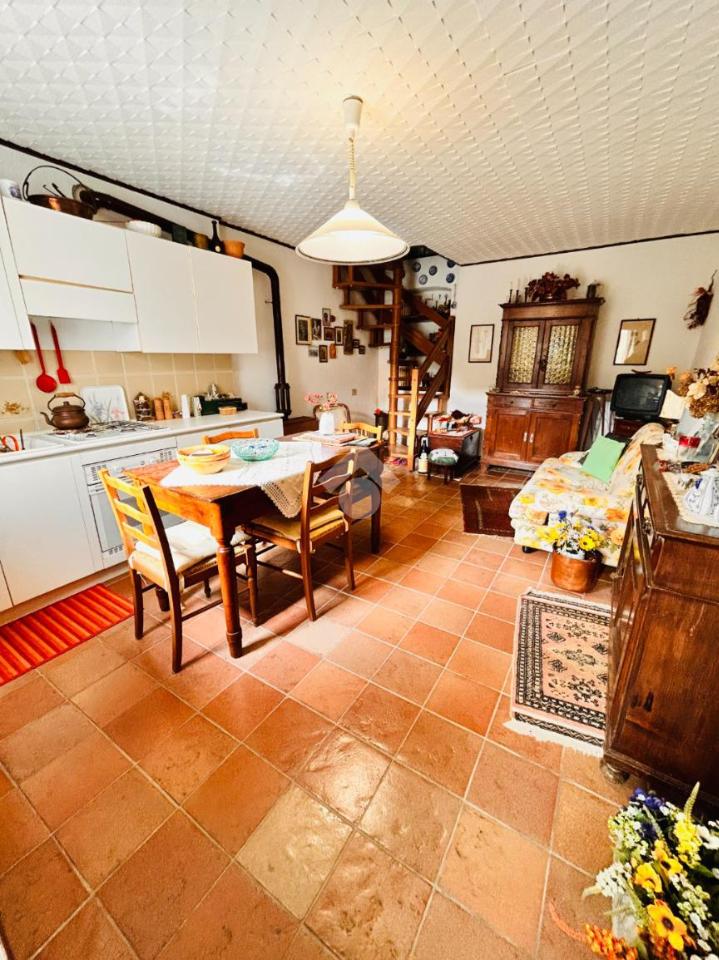 Casa indipendente in vendita a Montu' Beccaria Foto-3