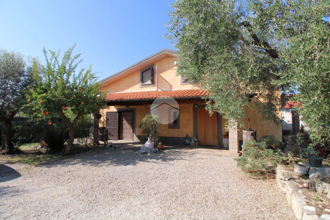 Villa in vendita a Fara In Sabina