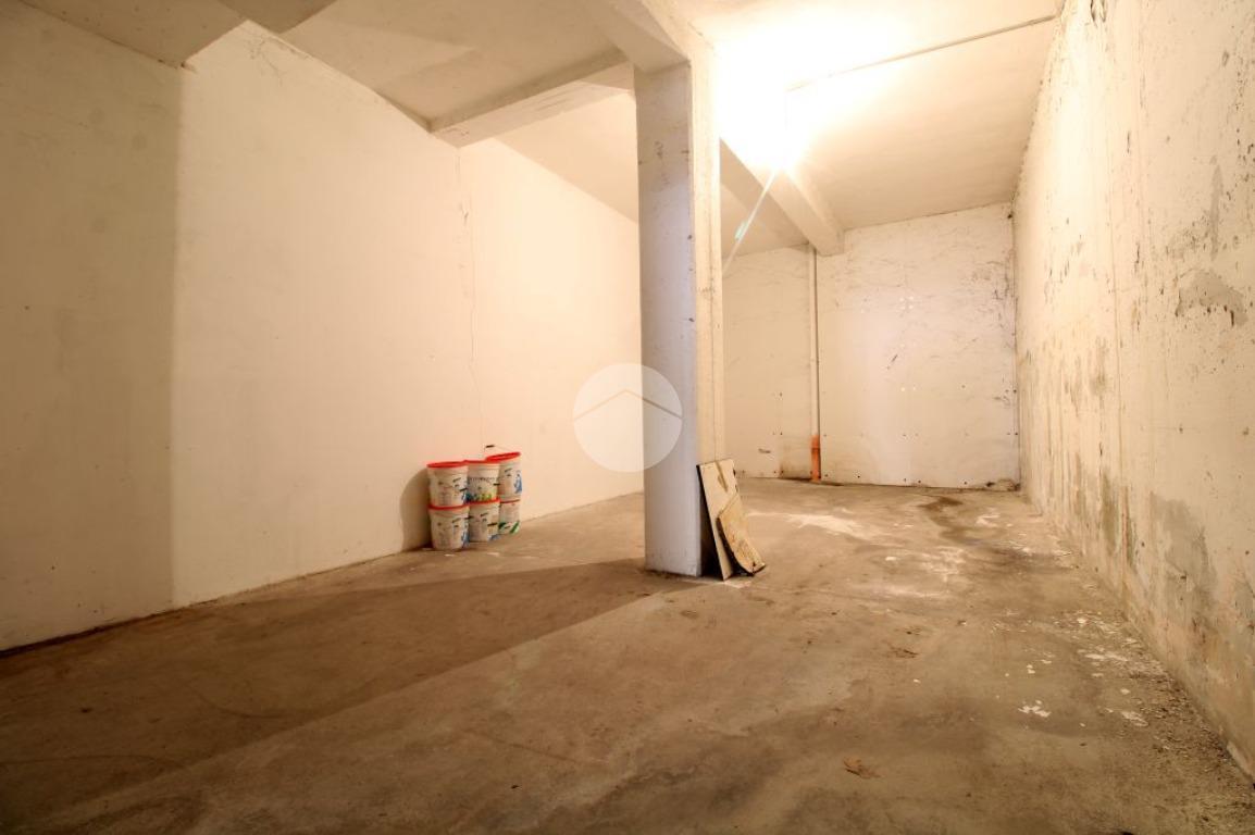 Box in vendita a Fara In Sabina