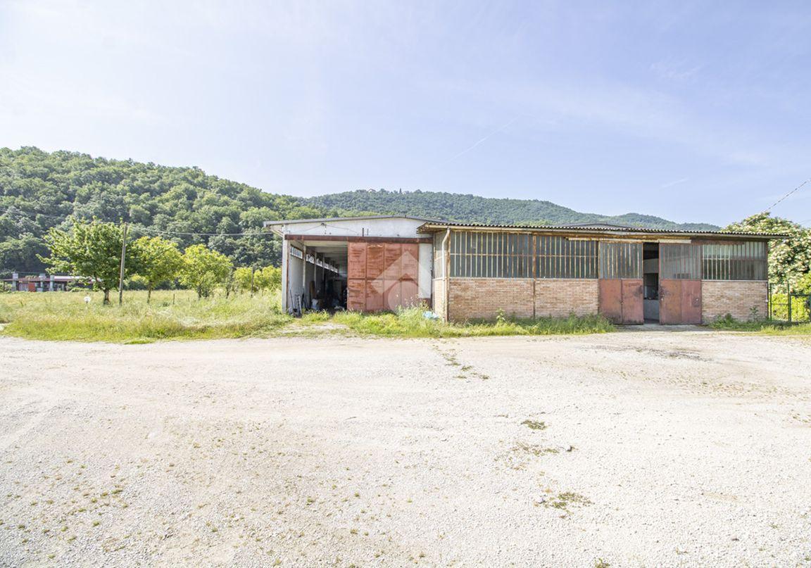 Magazzino in vendita a Rieti