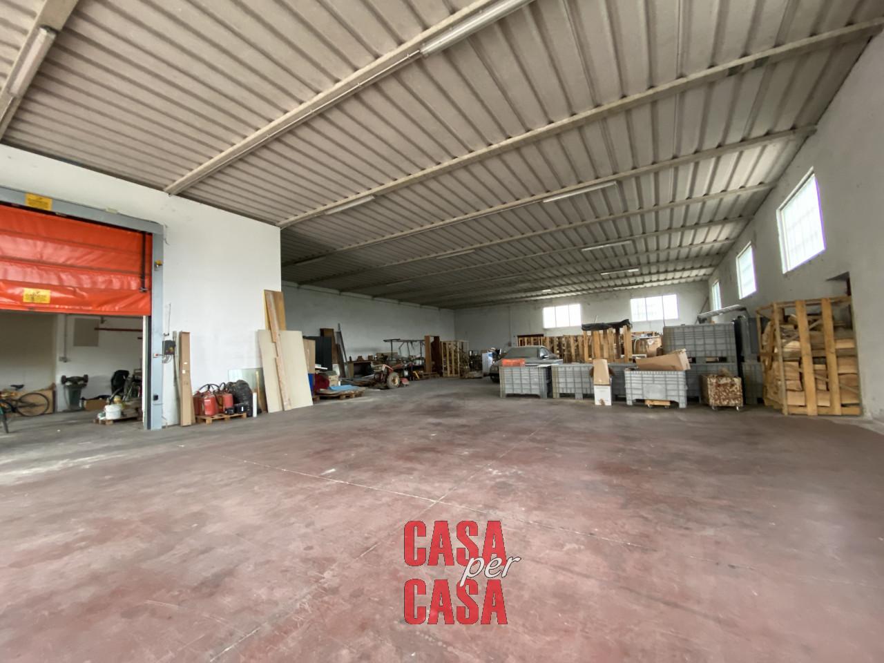 Capannone in vendita a Casale Di Scodosia