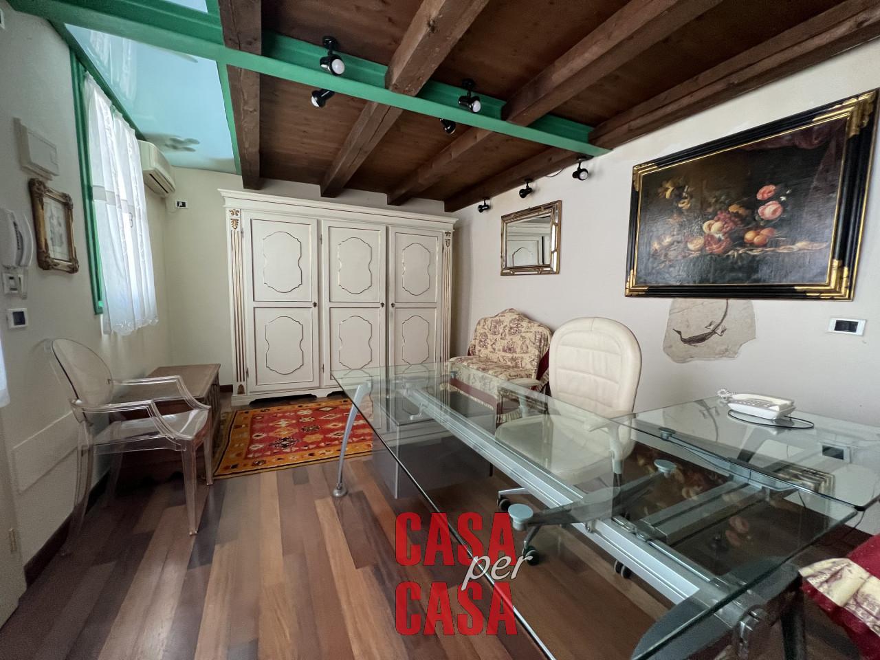 Ufficio in affitto a Este