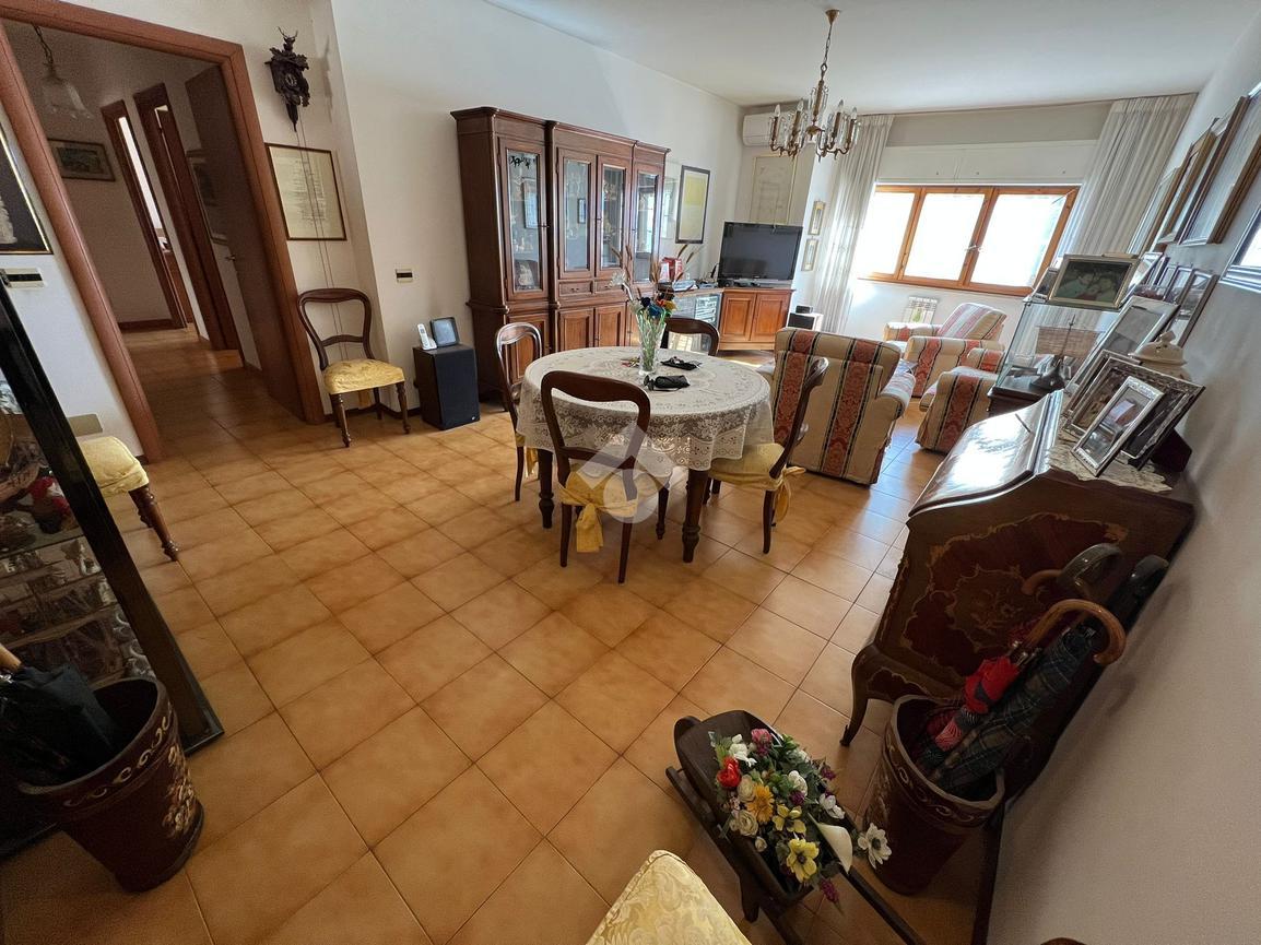 Quadrilocale in Via Aldo Banzi 87, Roma