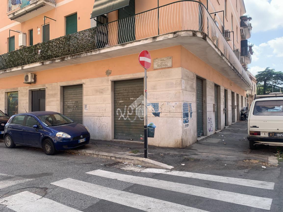 Negozio in affitto a Roma