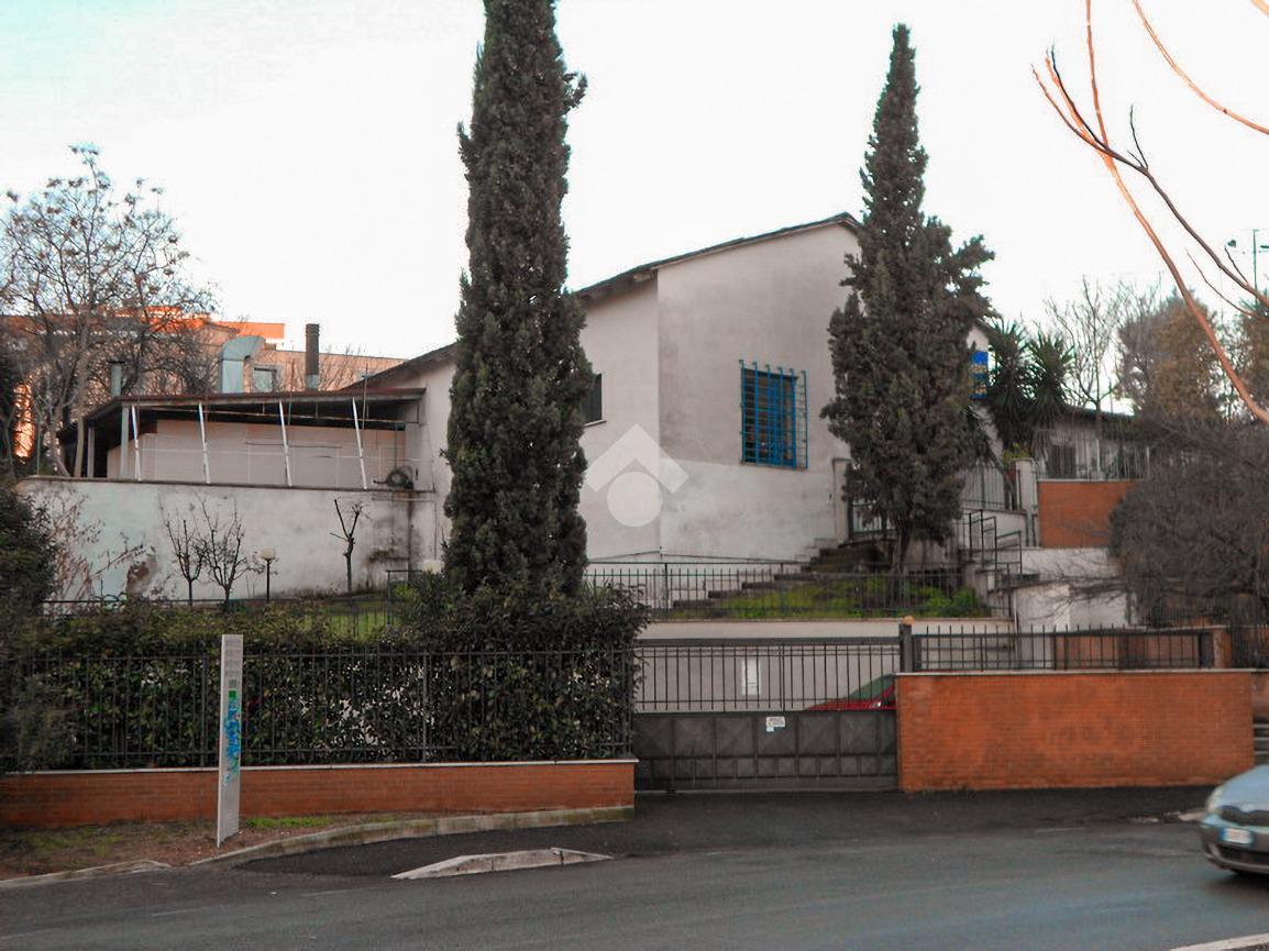 Capannone in vendita a Roma