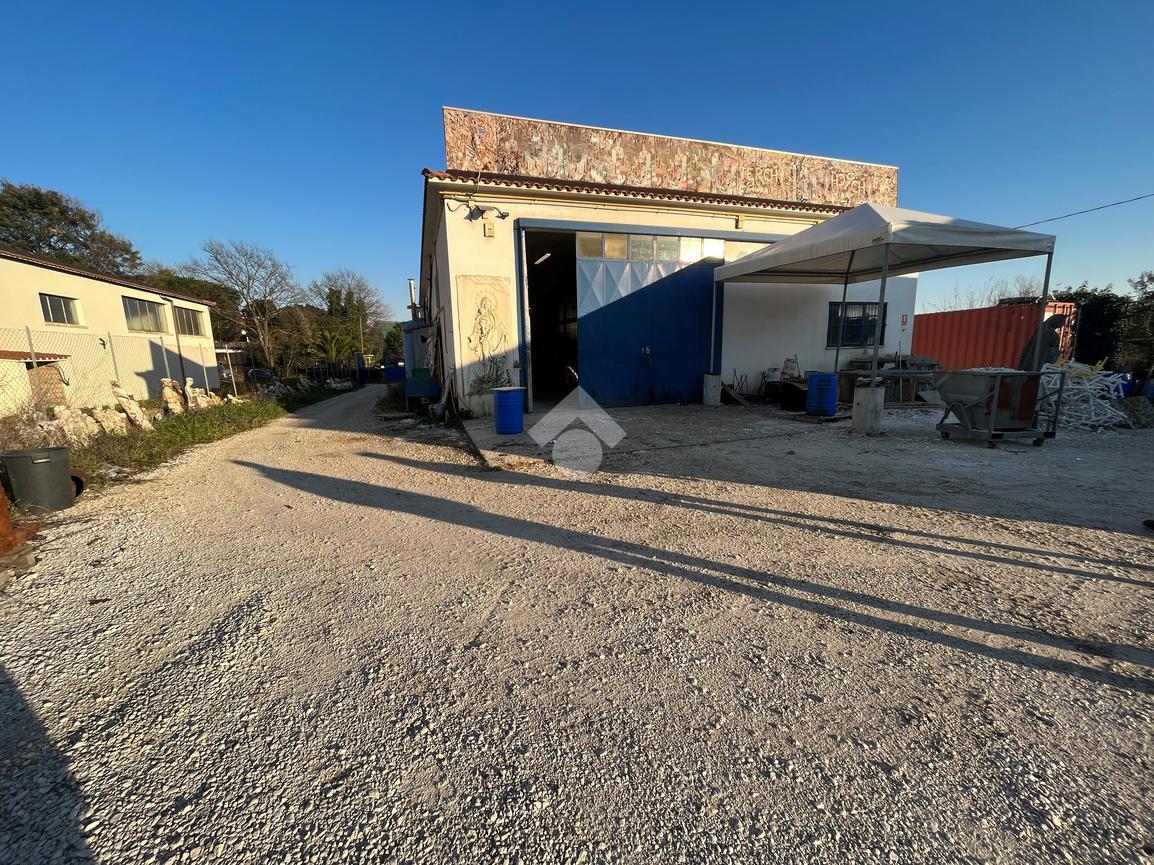 Capannone in vendita a Pomezia