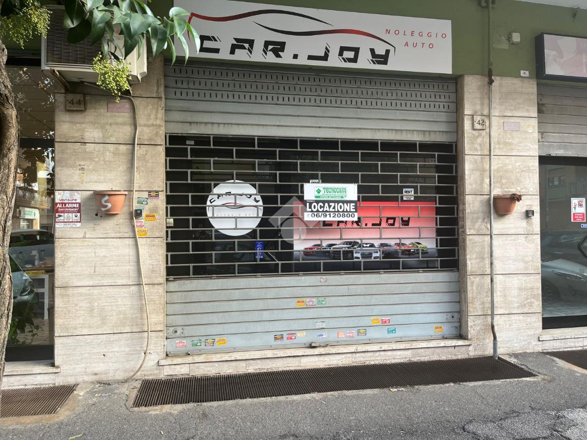 Negozio in affitto a Pomezia