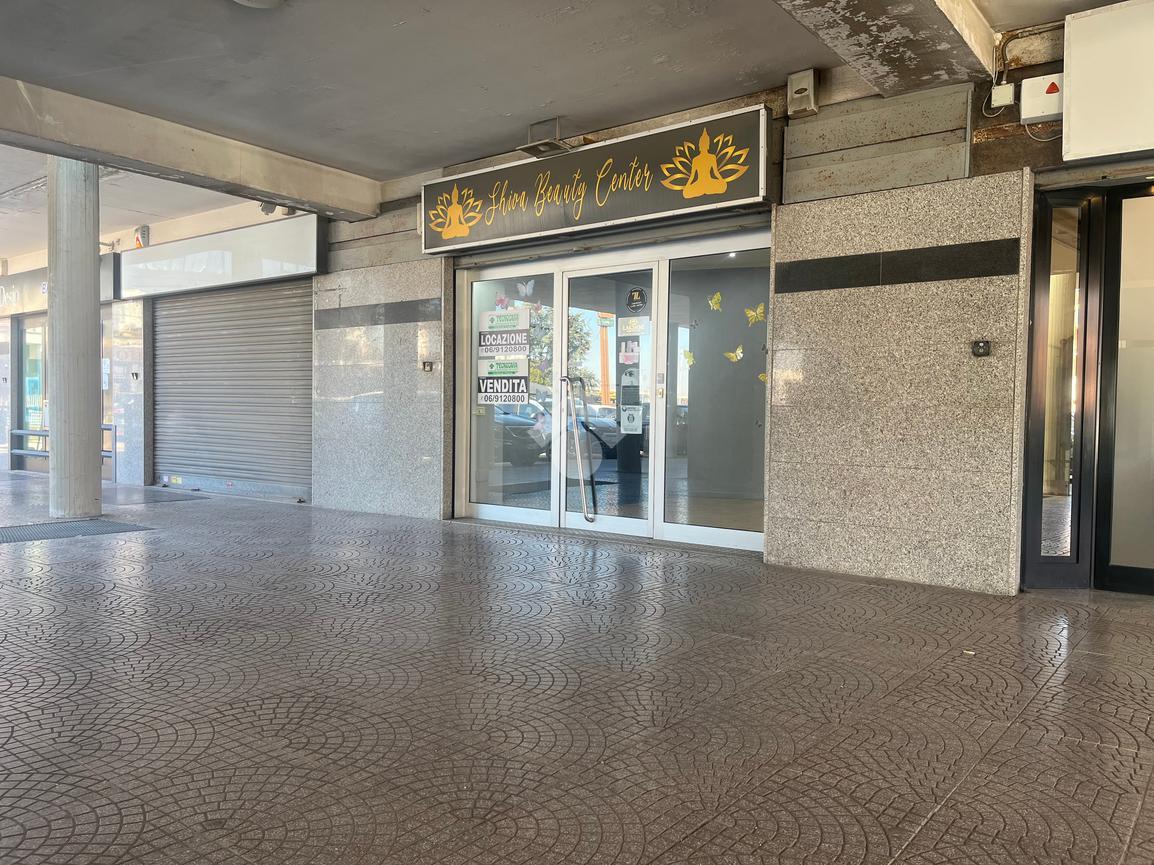 Negozio in affitto a Pomezia
