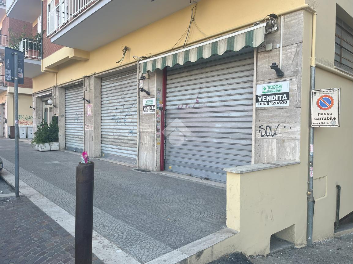 Negozio in vendita a Pomezia