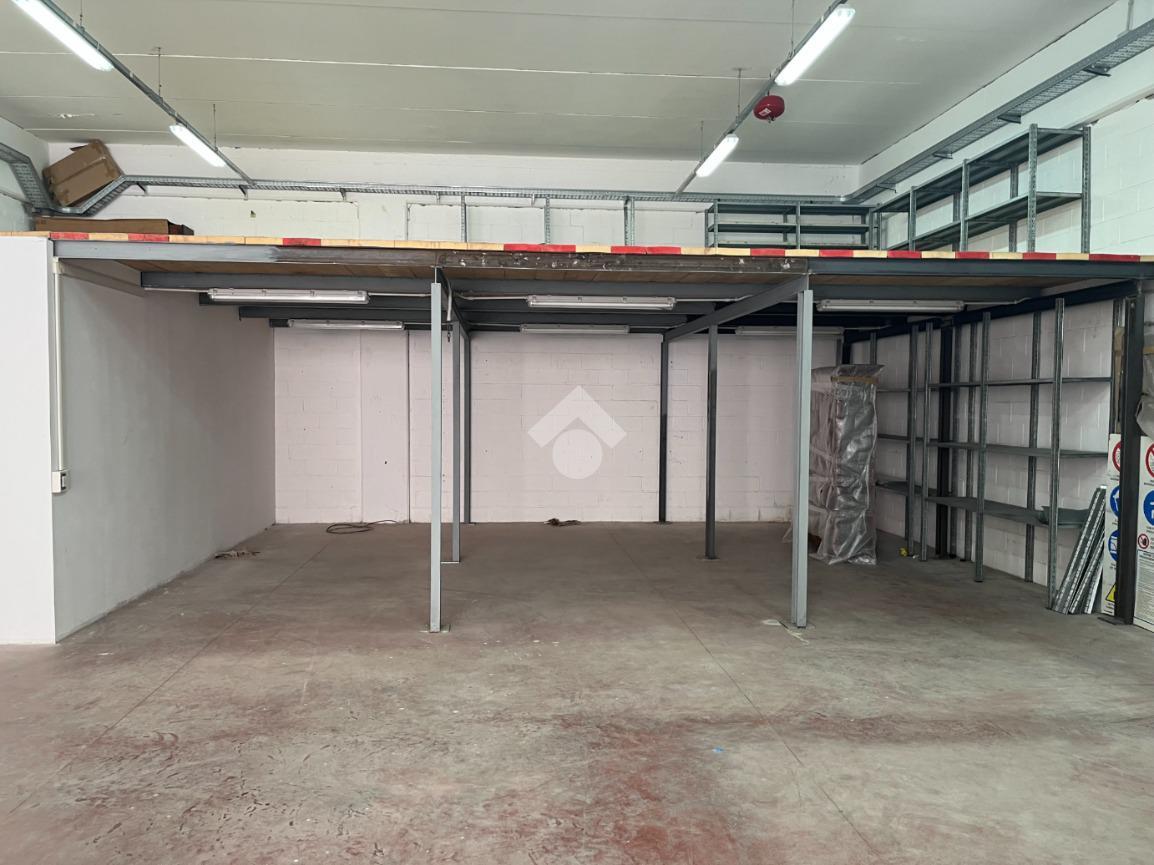 Magazzino in vendita a Pomezia