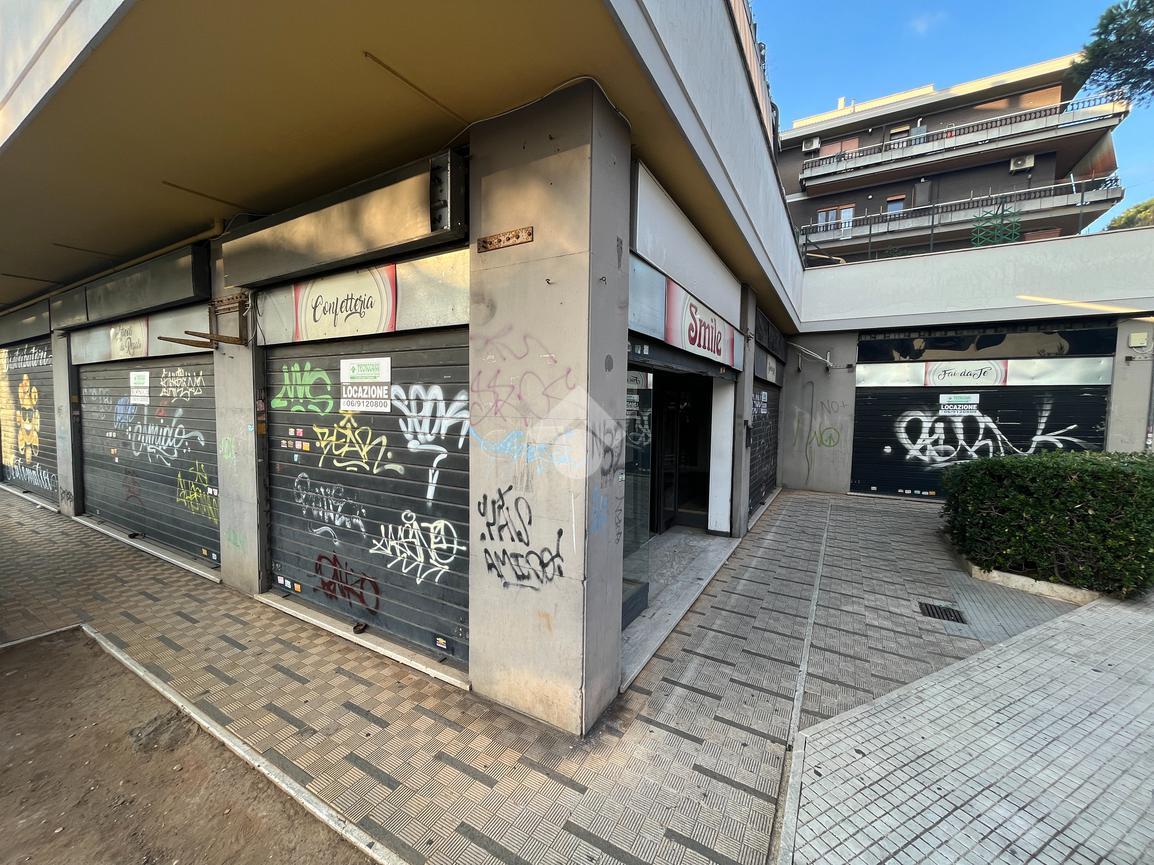 Negozio in affitto a Pomezia
