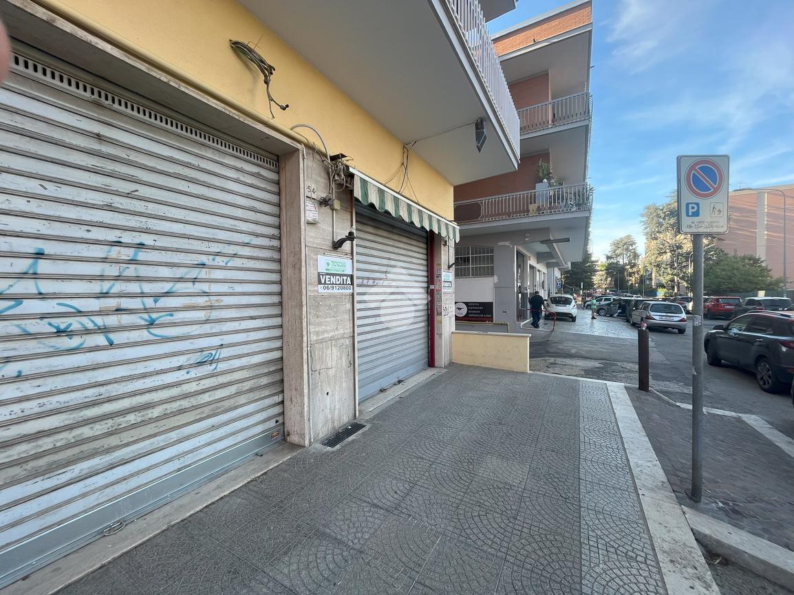 Negozio in vendita a Pomezia