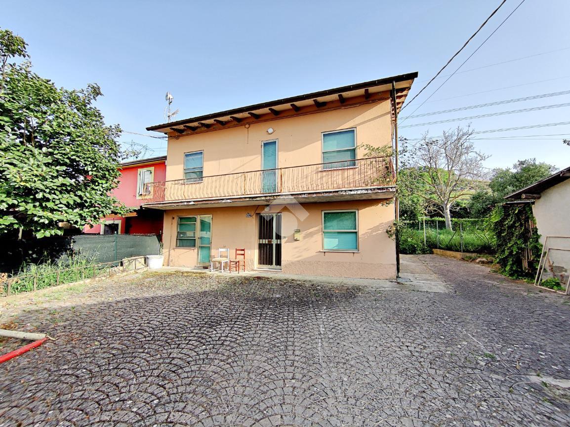 Casa indipendente in vendita a Montefiore Conca