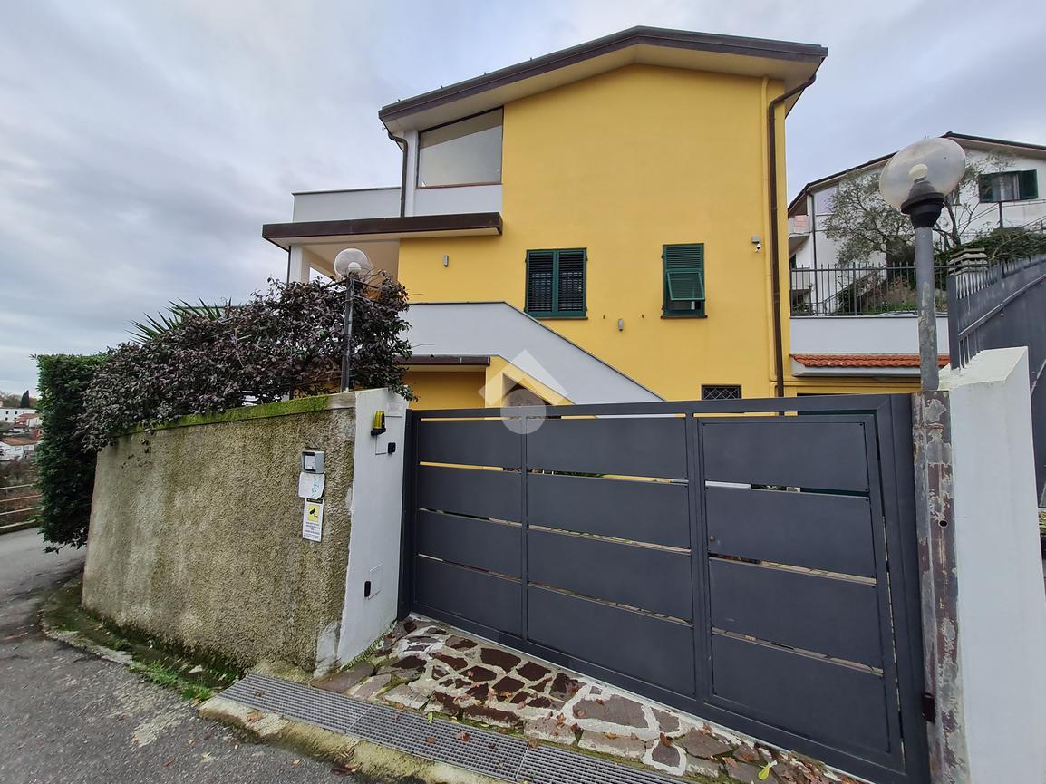Casa indipendente in vendita a Vezzano Ligure