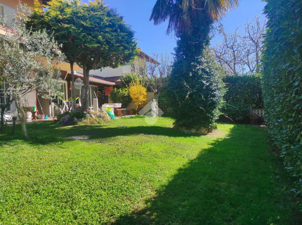 Villa a schiera, Grosso