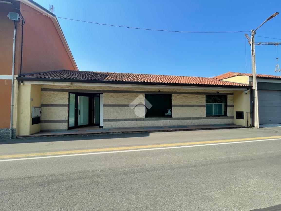 Negozio in affitto a Cirie'