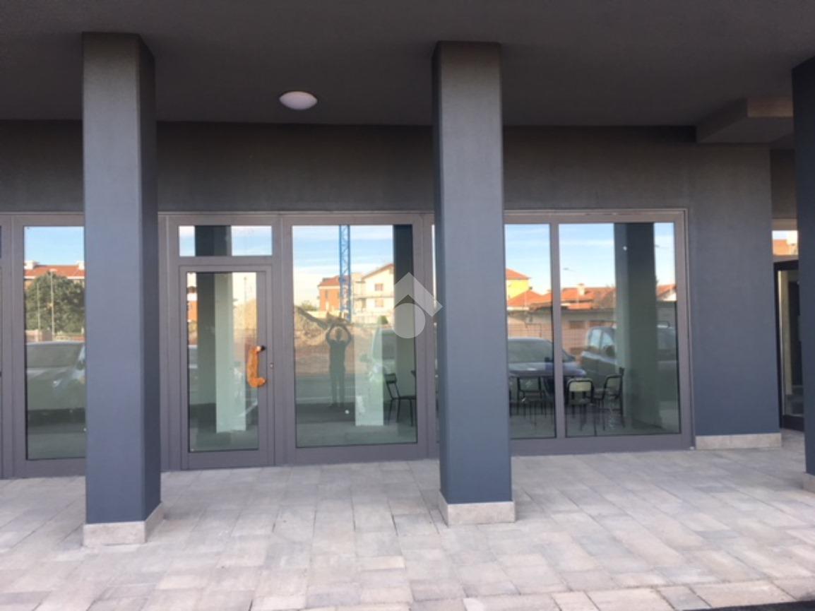 Palazzina commerciale in affitto a Mappano