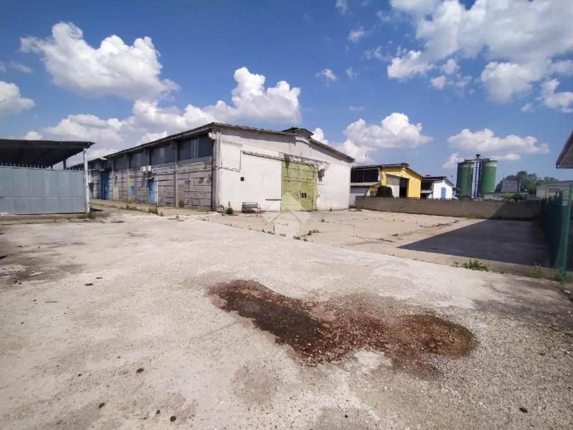 Capannone in vendita a Poirino