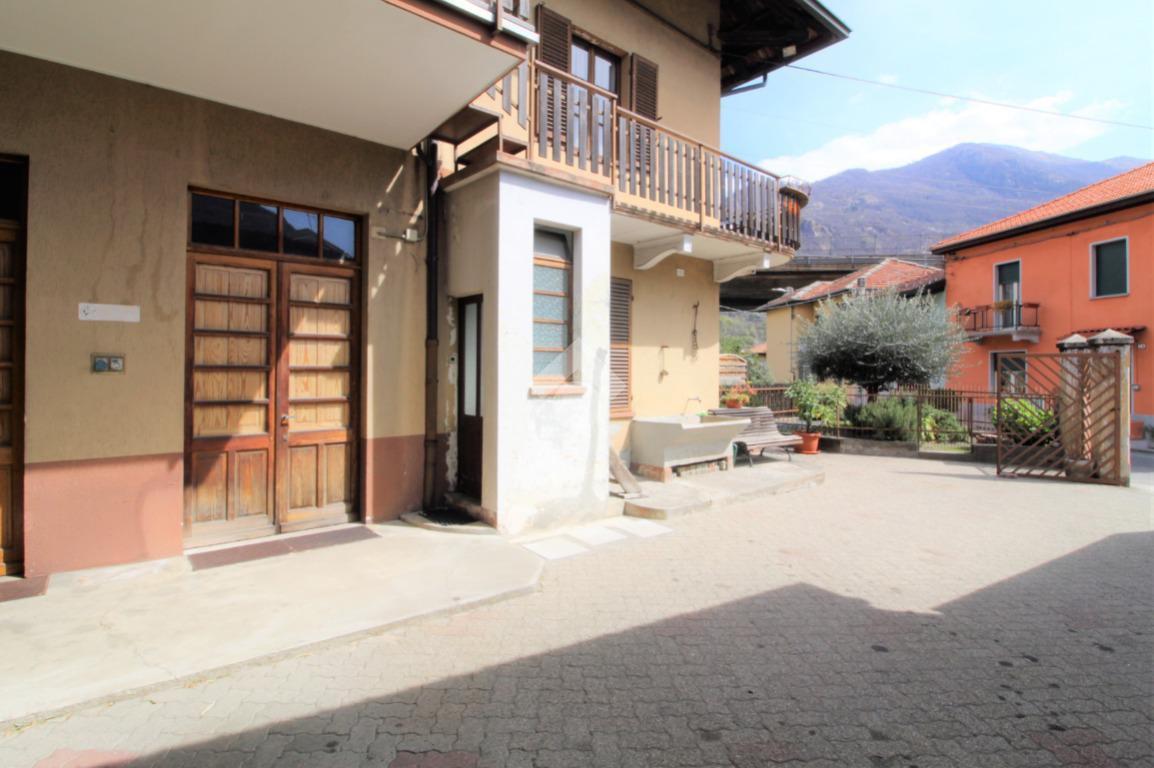 Casa indipendente in vendita a Quincinetto