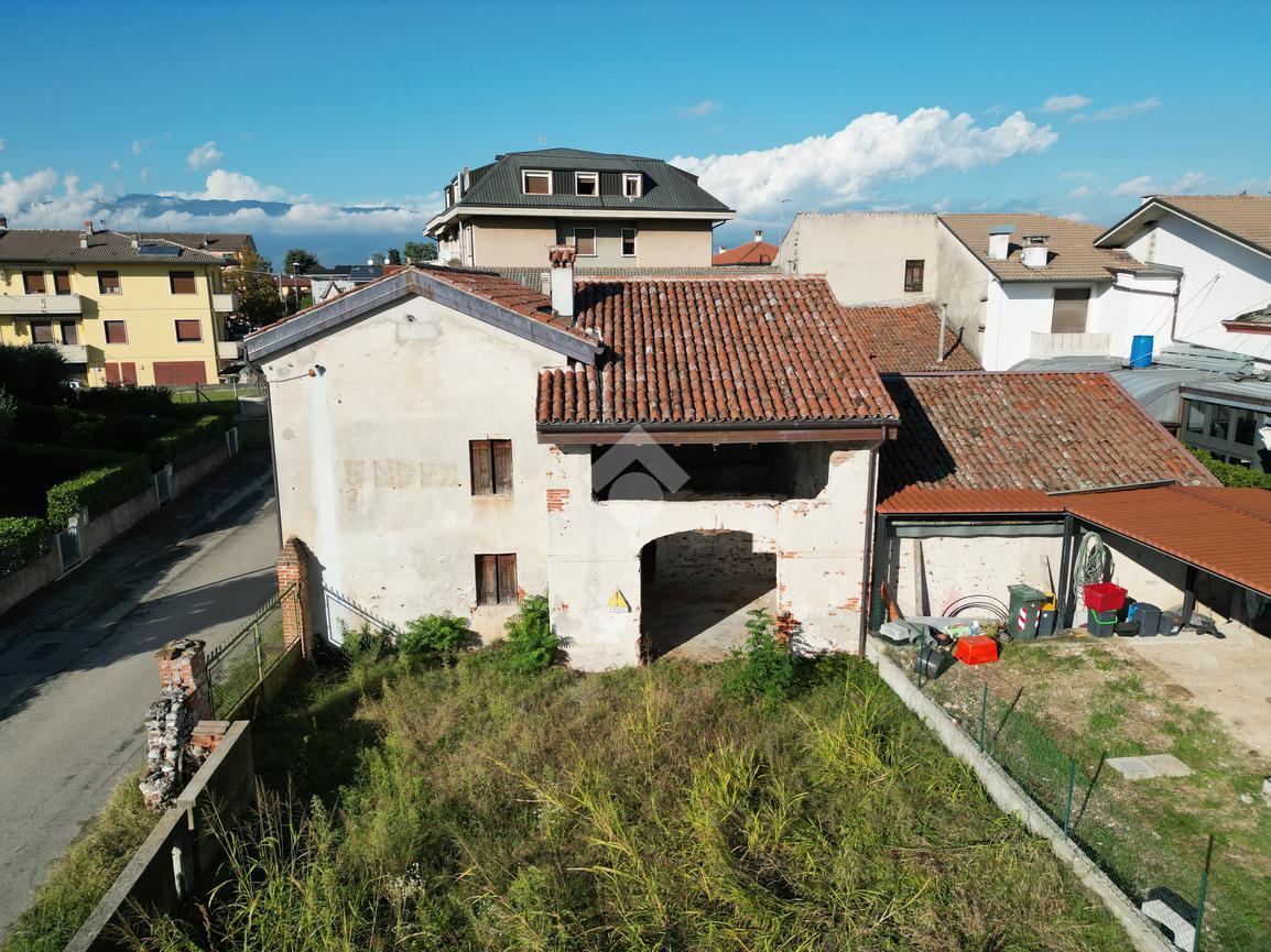 Casa indipendente in vendita a Montecchio Precalcino