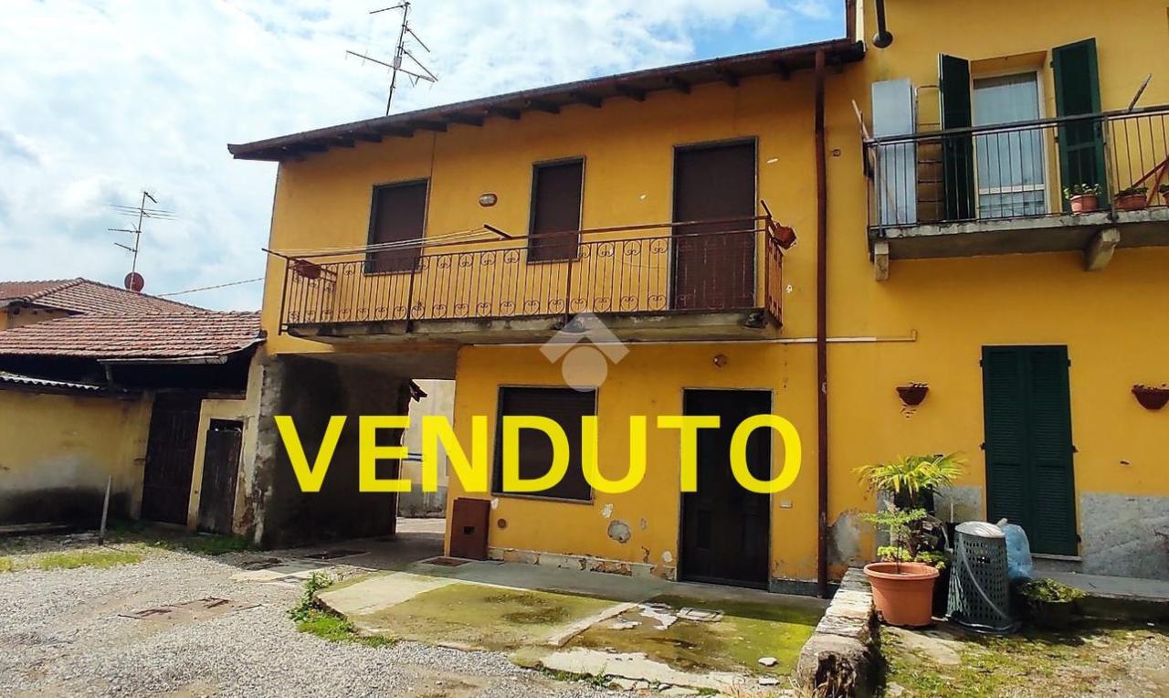 Casa indipendente in vendita a Ferno