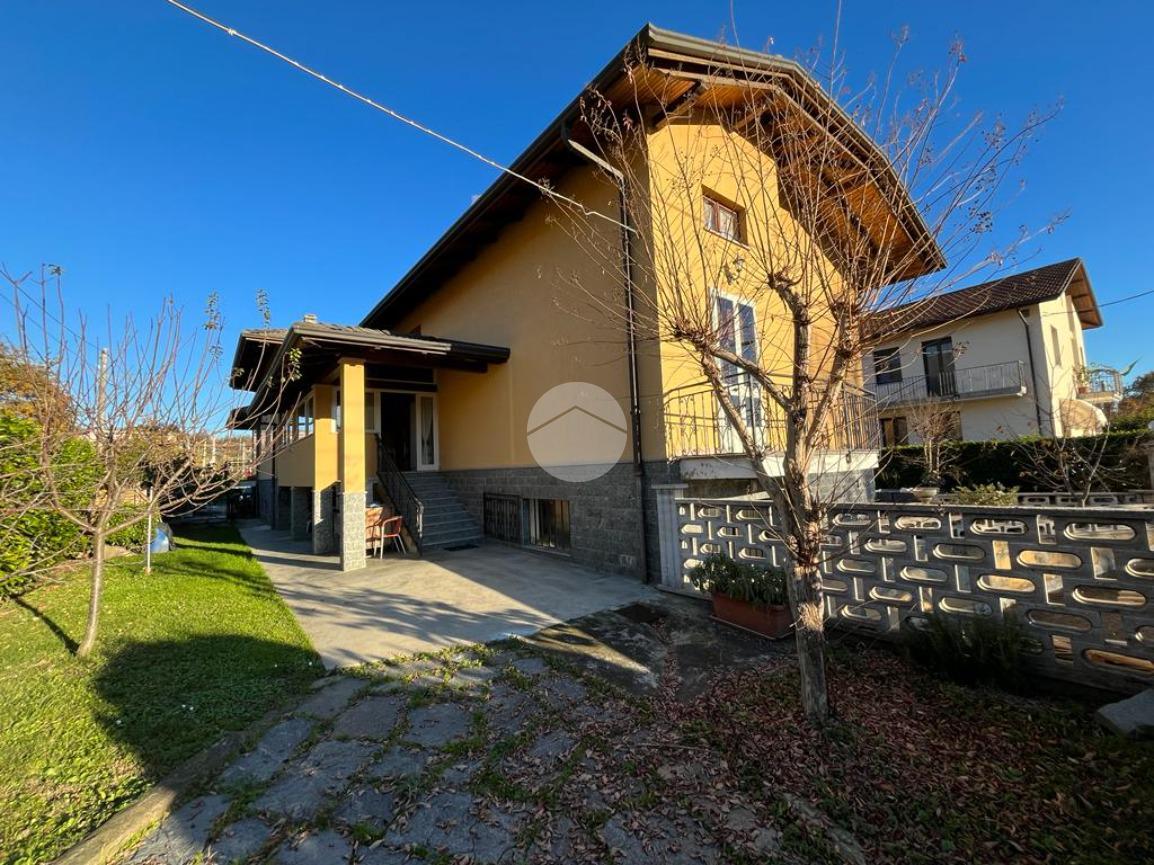 Casa indipendente in affitto a Quaregna Cerreto