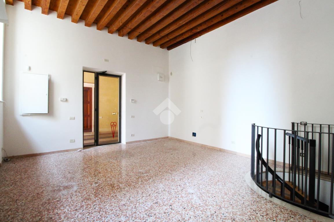 Negozio in affitto a Vicenza