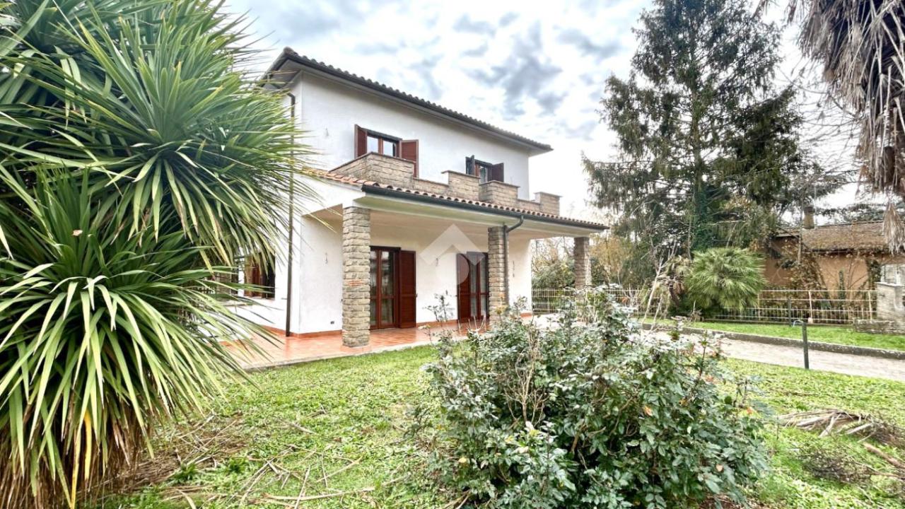 Villa in vendita a Capranica