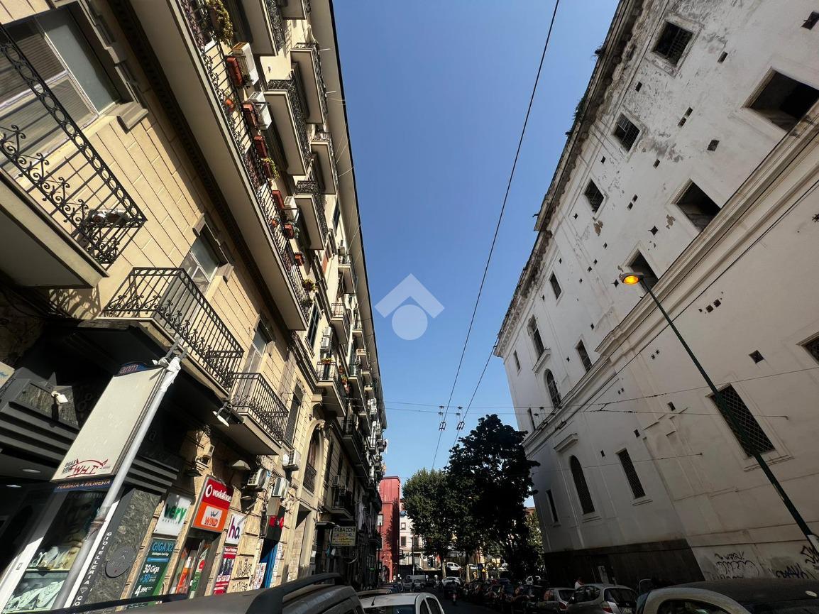 Negozio in affitto a Napoli