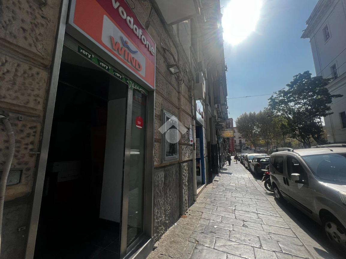 Negozio in affitto a Napoli