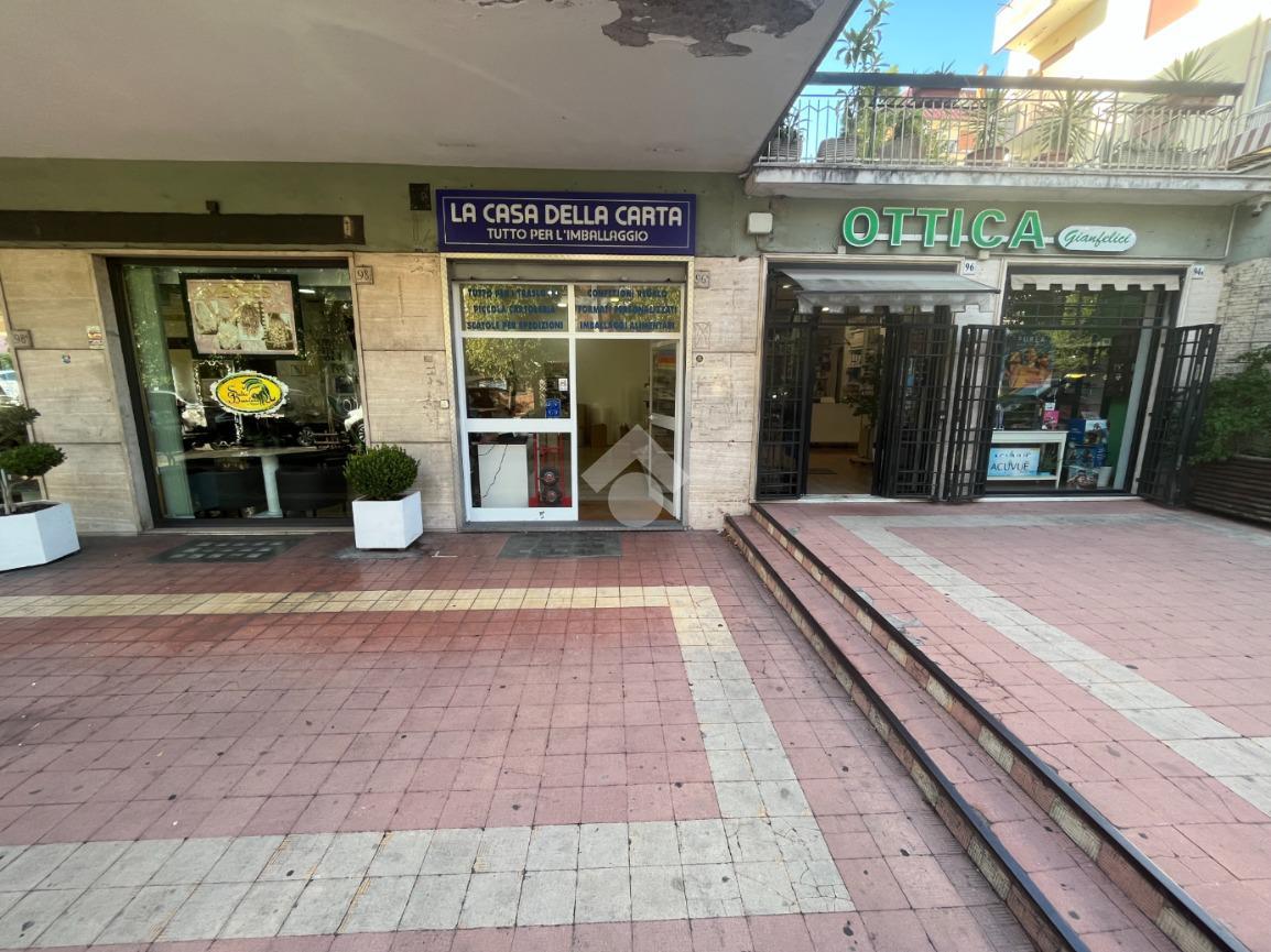 Negozio in affitto a Roma