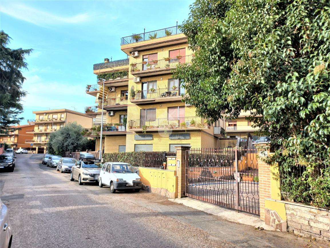 Negozio in affitto a Roma