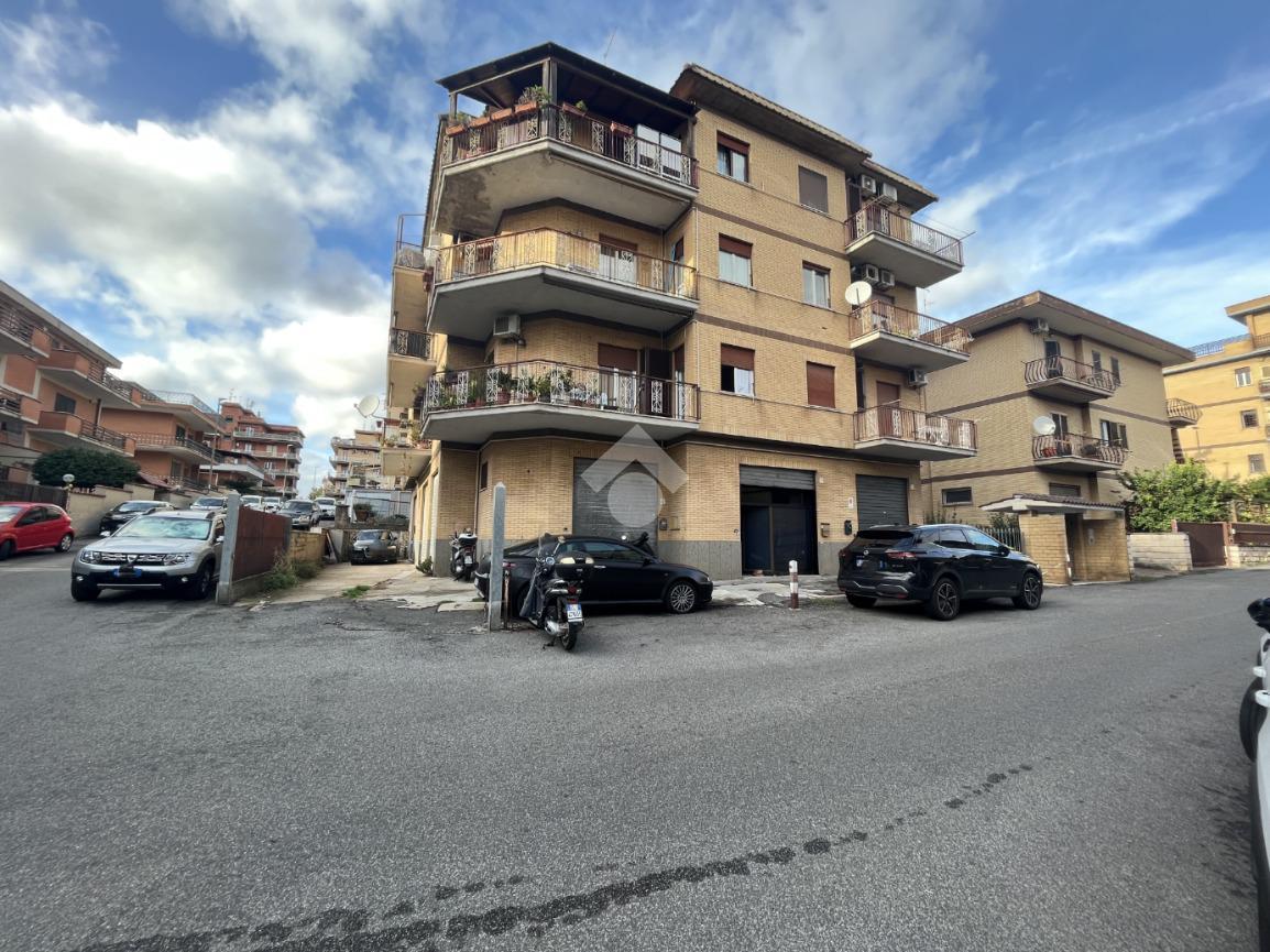 Negozio in affitto a Roma