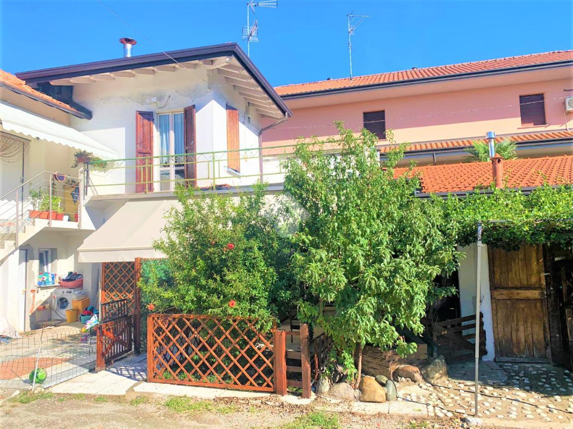 Casa indipendente in vendita a Jerago Con Orago